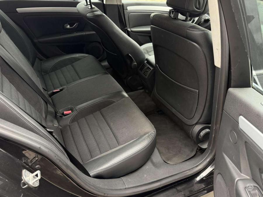 Melns Renault Laguna 2007 Viļņa, ar dzinēja tilpumu 2.00 L un nobraukumu 207 tūkst. km par 1750 €, foto 17 vietnē AUTOMOTO.COM.LV