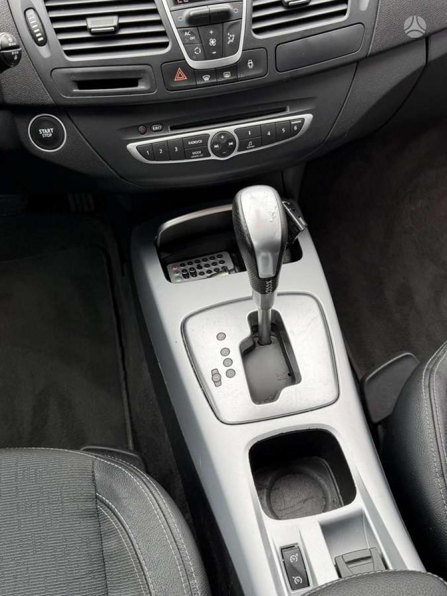 Melns Renault Laguna 2007 Viļņa, ar dzinēja tilpumu 2.00 L un nobraukumu 207 tūkst. km par 1750 €, foto 22 vietnē AUTOMOTO.COM.LV