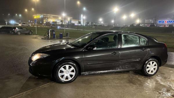 Black Renault Laguna 2009 in Vilnius, with an engine capacity of 1.46 L and mileage of 201 thousand km for 1500 €, photo 3 on AUTOMOTO.COM.LV
