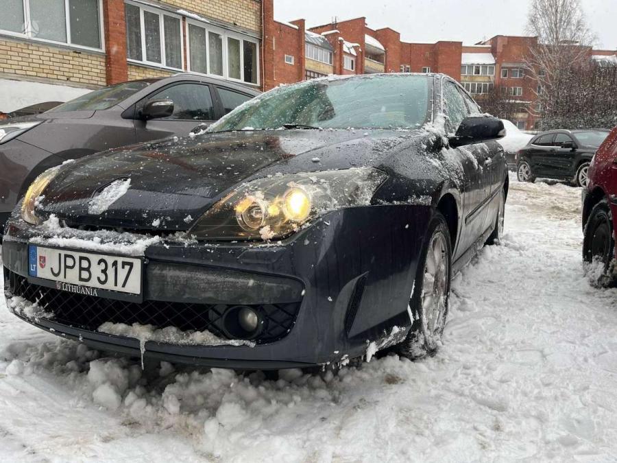 Black Renault Laguna 2010 in Visaginas, with an engine capacity of 1.46 L and mileage of 111 thousand km for 1500 €, photo 1 on AUTOMOTO.COM.LV
