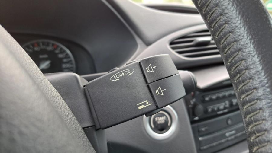 Melns Renault Laguna 2005 Rīga, ar dzinēja tilpumu 1.90 L un nobraukumu 251 tūkst. km par 1690 €, foto 20 vietnē AUTOMOTO.COM.LV