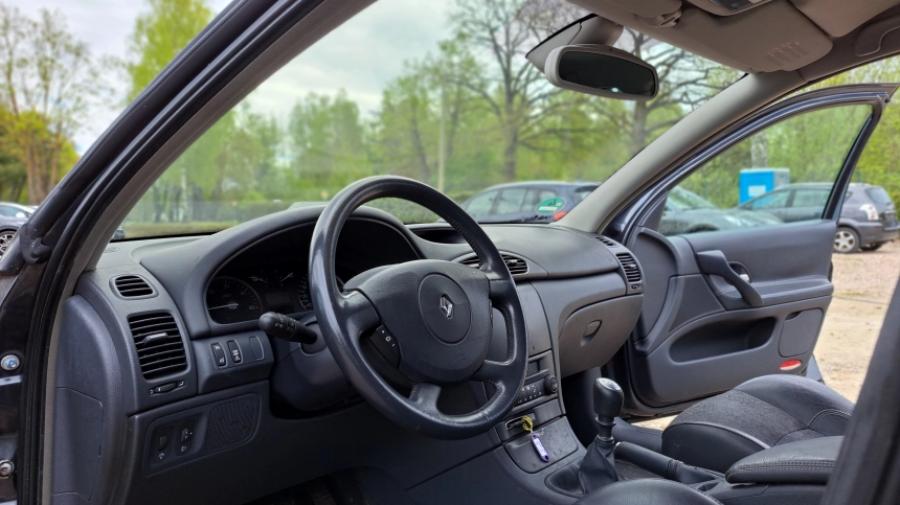 Melns Renault Laguna 2005 Rīga, ar dzinēja tilpumu 1.90 L un nobraukumu 251 tūkst. km par 1690 €, foto 29 vietnē AUTOMOTO.COM.LV
