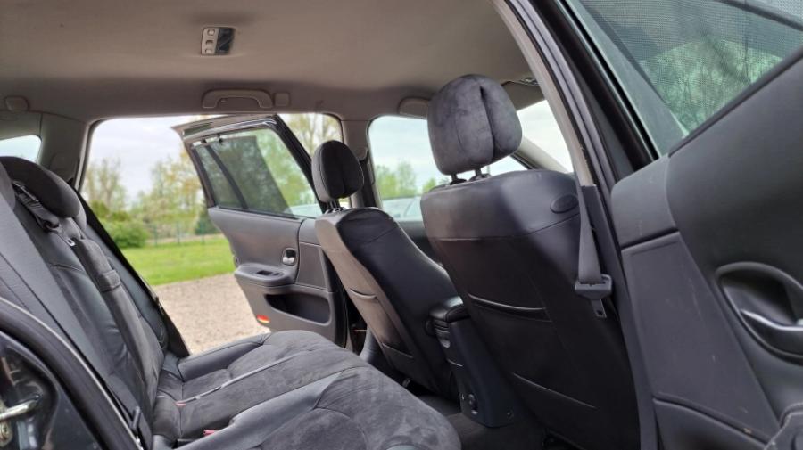 Melns Renault Laguna 2005 Rīga, ar dzinēja tilpumu 1.90 L un nobraukumu 251 tūkst. km par 1690 €, foto 32 vietnē AUTOMOTO.COM.LV