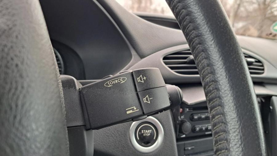 Melns Renault Laguna 2005 Rīga, ar dzinēja tilpumu 1.90 L un nobraukumu 251 tūkst. km par 1690 €, foto 35 vietnē AUTOMOTO.COM.LV