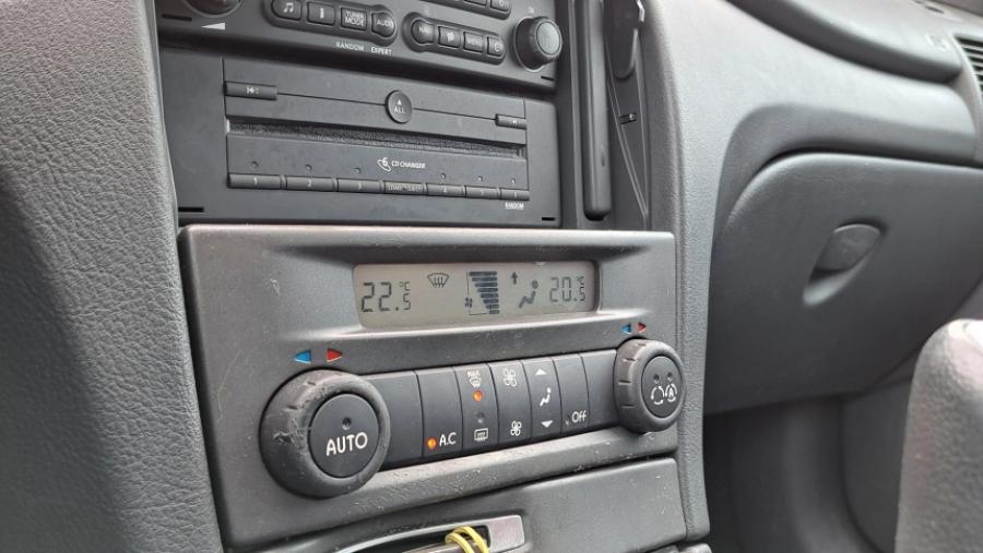 Melns Renault Laguna 2005 Rīga, ar dzinēja tilpumu 1.90 L un nobraukumu 251 tūkst. km par 1690 €, foto 46 vietnē AUTOMOTO.COM.LV
