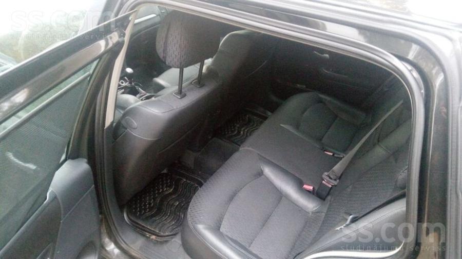 Black Renault Laguna 2006 in Riga, with an engine capacity of 2.20 L and mileage of 288 thousand km for 1650 €, photo 10 on AUTOMOTO.COM.LV
