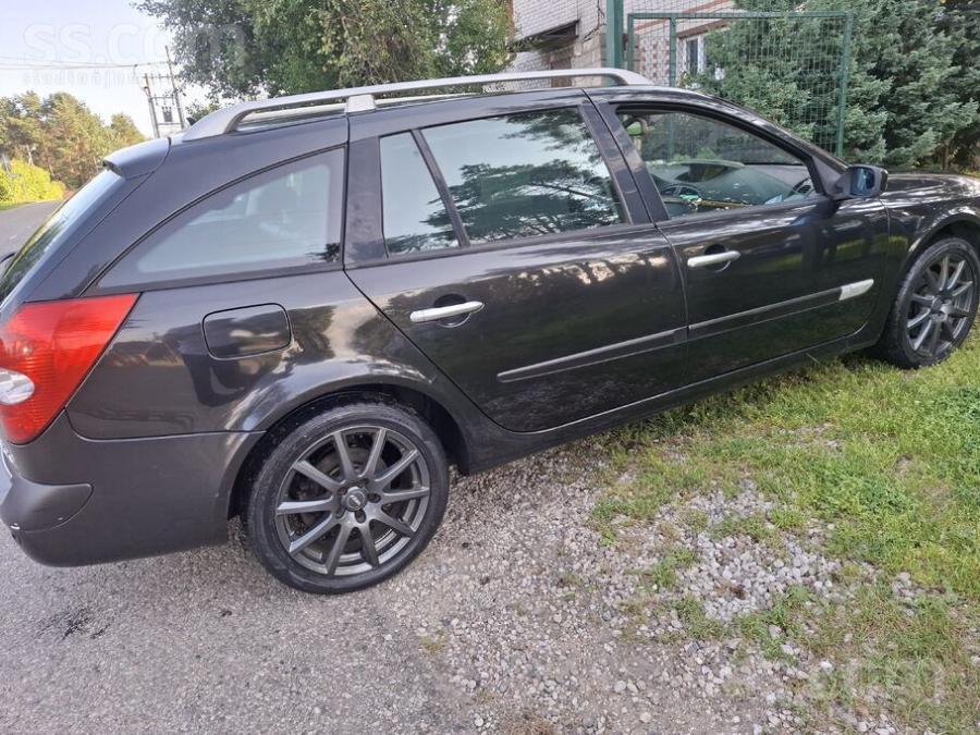 Black Renault Laguna 2006 in Daugavpils, with an engine capacity of 2.20 L and mileage of 290 thousand km for 1200 €, photo 6 on AUTOMOTO.COM.LV