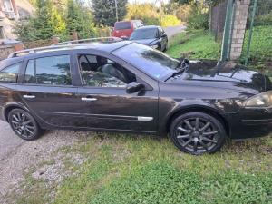 Black Renault Laguna 2006 in Daugavpils, with an engine capacity of 2.20 L and mileage of 290 thousand km for 1200 €, photo 7 on AUTOMOTO.COM.LV