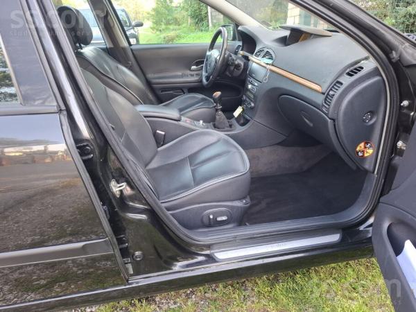Black Renault Laguna 2006 in Daugavpils, with an engine capacity of 2.20 L and mileage of 290 thousand km for 1200 €, photo 8 on AUTOMOTO.COM.LV