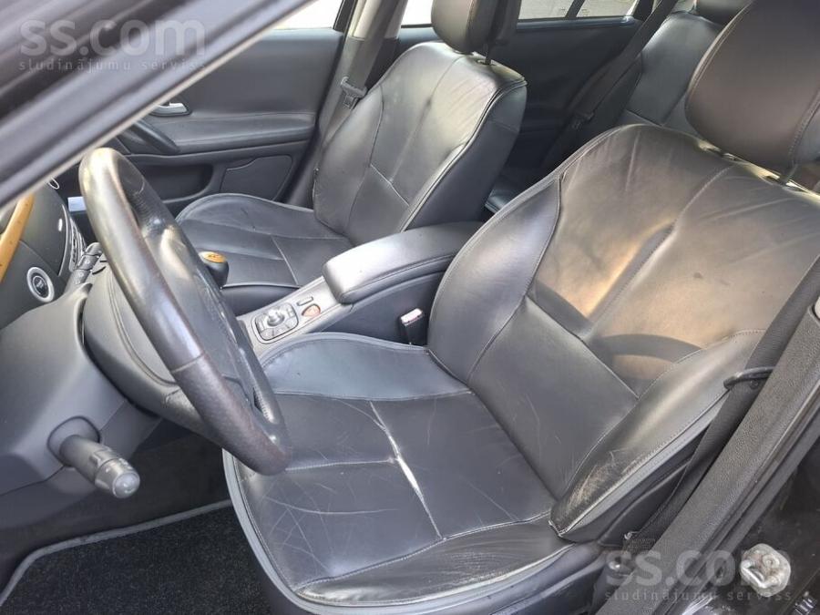 Black Renault Laguna 2006 in Daugavpils, with an engine capacity of 2.20 L and mileage of 290 thousand km for 1200 €, photo 14 on AUTOMOTO.COM.LV