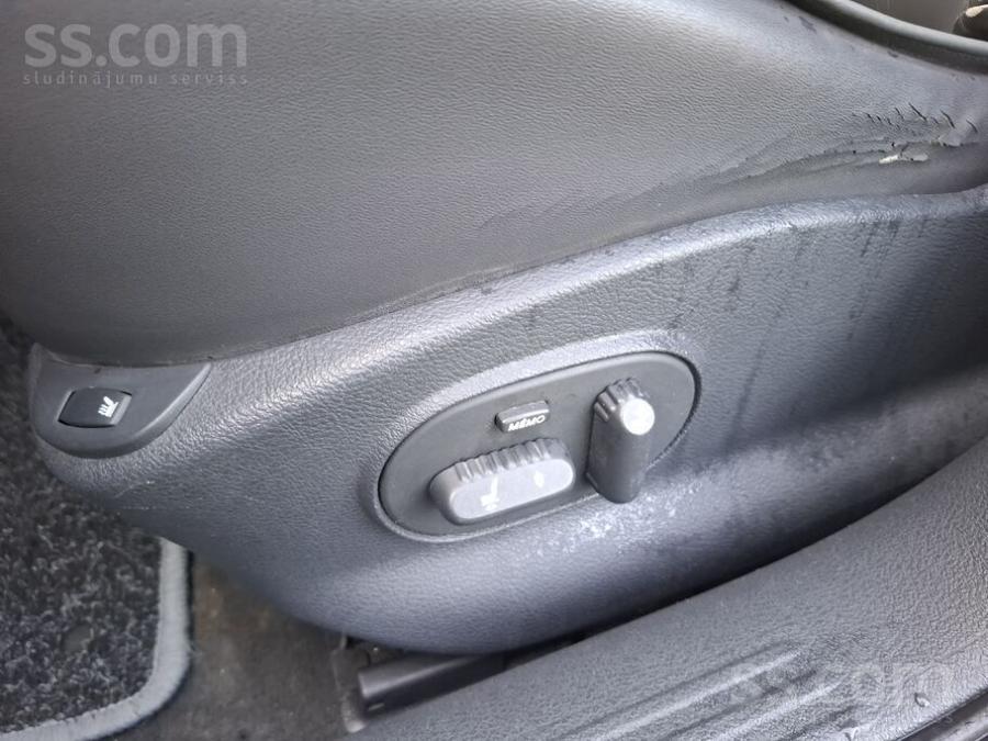 Black Renault Laguna 2006 in Daugavpils, with an engine capacity of 2.20 L and mileage of 290 thousand km for 1200 €, photo 15 on AUTOMOTO.COM.LV