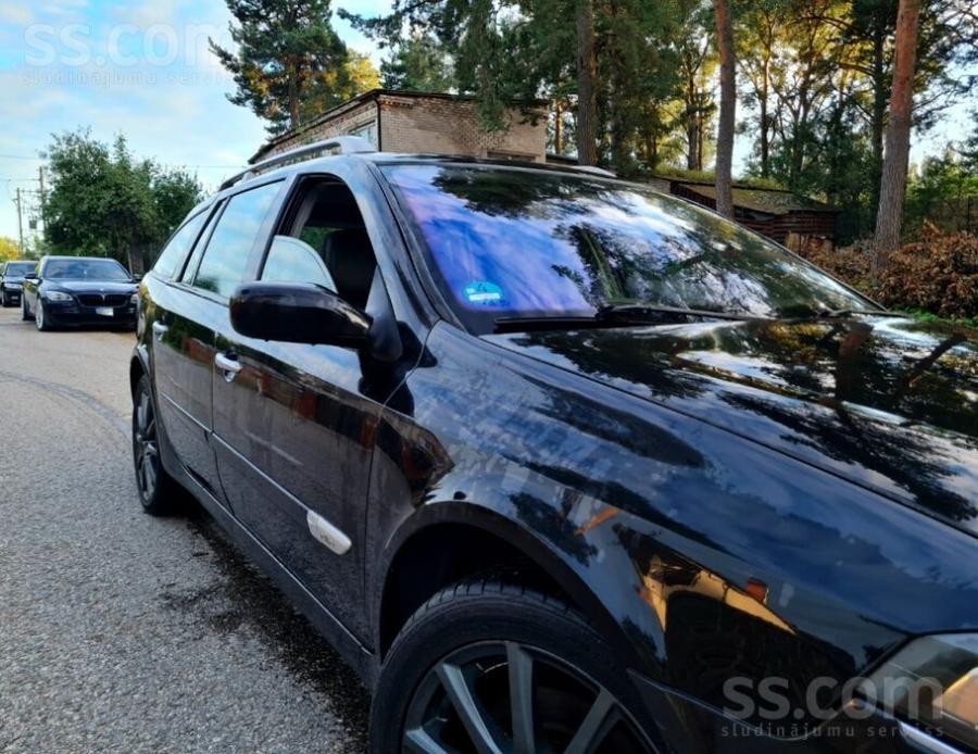 Black Renault Laguna 2006 in Daugavpils, with an engine capacity of 2.20 L and mileage of 276 thousand km for 899 €, photo 9 on AUTOMOTO.COM.LV