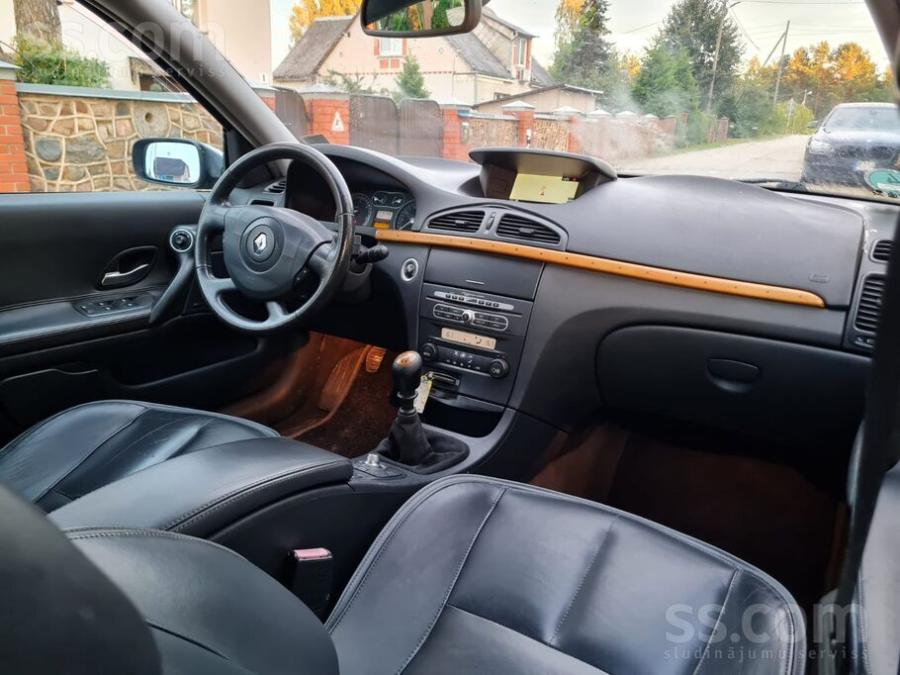 Black Renault Laguna 2006 in Daugavpils, with an engine capacity of 2.20 L and mileage of 276 thousand km for 899 €, photo 13 on AUTOMOTO.COM.LV
