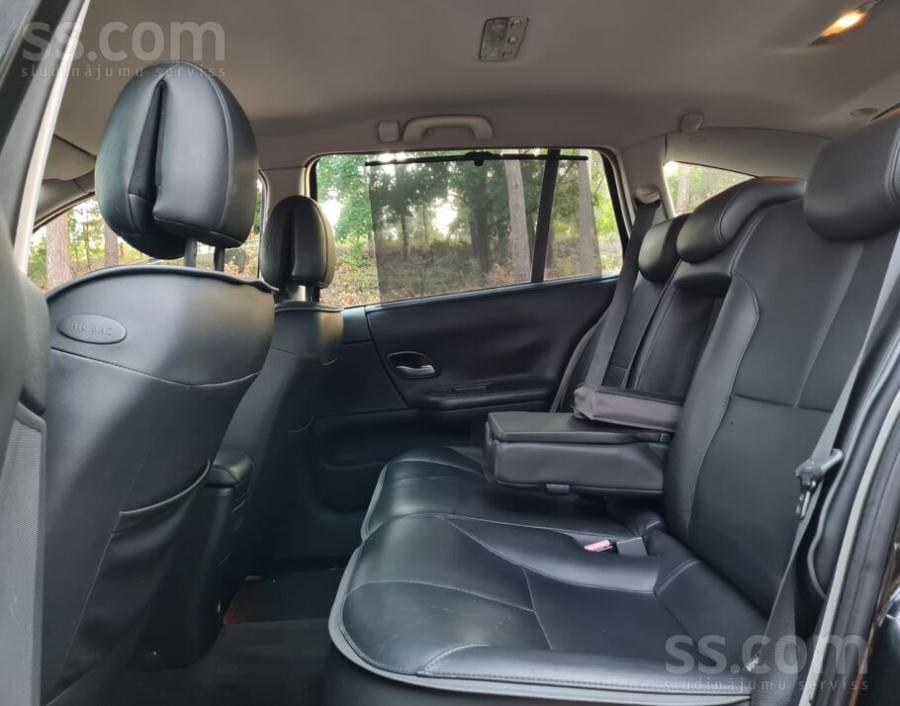 Black Renault Laguna 2006 in Daugavpils, with an engine capacity of 2.20 L and mileage of 276 thousand km for 899 €, photo 16 on AUTOMOTO.COM.LV