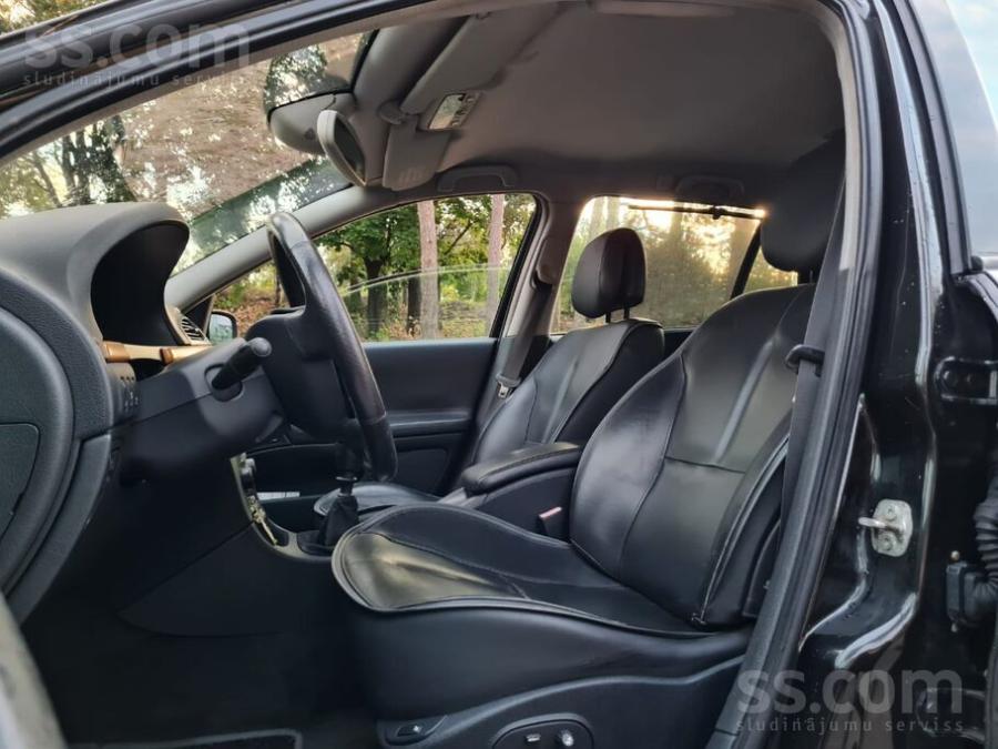 Black Renault Laguna 2006 in Daugavpils, with an engine capacity of 2.20 L and mileage of 276 thousand km for 899 €, photo 18 on AUTOMOTO.COM.LV