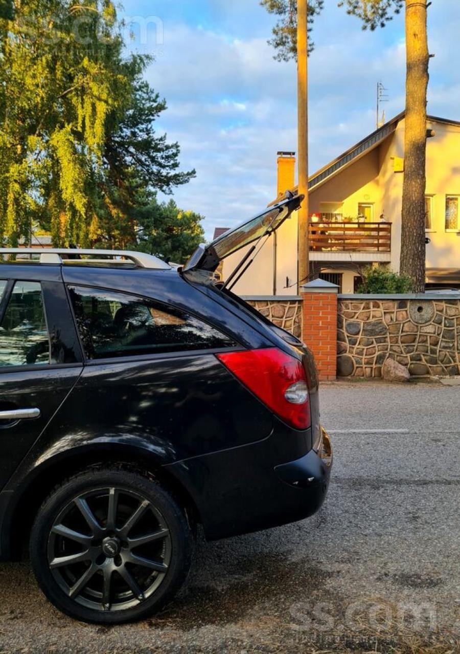 Black Renault Laguna 2006 in Daugavpils, with an engine capacity of 2.20 L and mileage of 276 thousand km for 899 €, photo 20 on AUTOMOTO.COM.LV