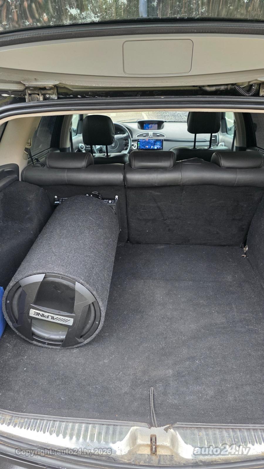 Black Renault Laguna 2007 in Tallinn, with an engine capacity of 2.20 L and mileage of 250 thousand km for 1299 €, photo 8 on AUTOMOTO.COM.LV