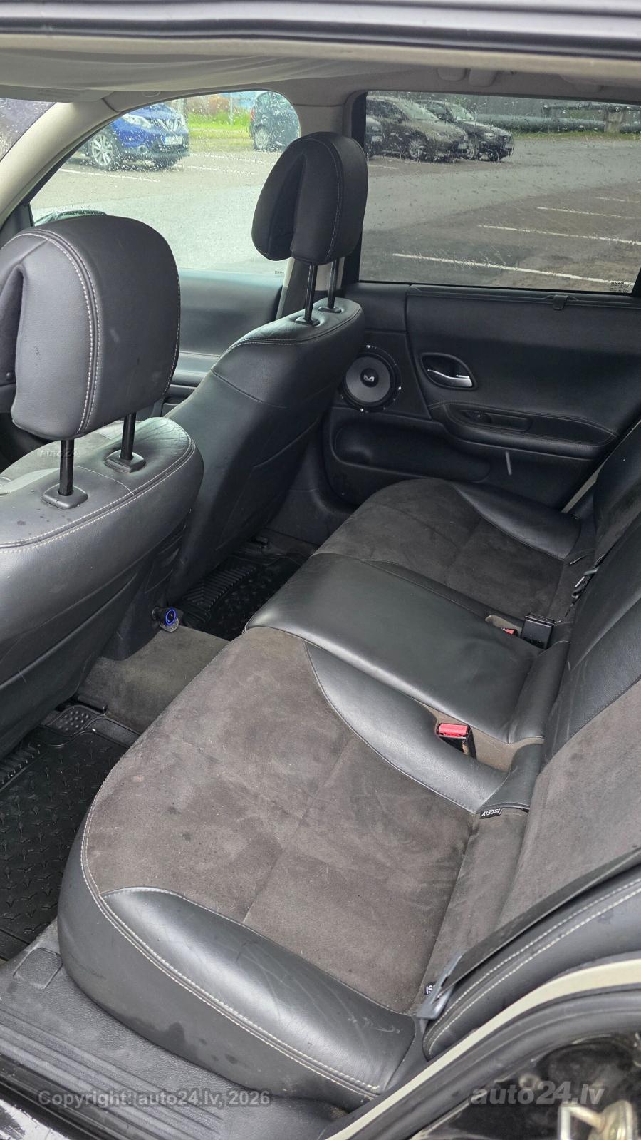 Black Renault Laguna 2007 in Tallinn, with an engine capacity of 2.20 L and mileage of 250 thousand km for 1299 €, photo 9 on AUTOMOTO.COM.LV