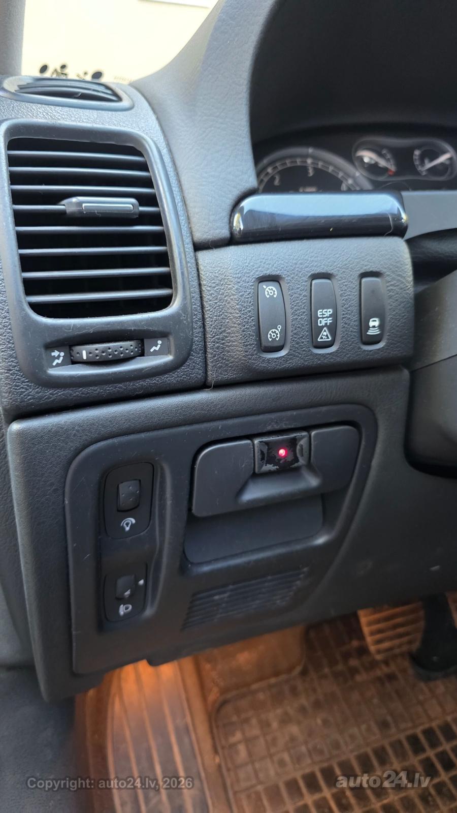 Black Renault Laguna 2007 in Tallinn, with an engine capacity of 2.20 L and mileage of 250 thousand km for 1299 €, photo 14 on AUTOMOTO.COM.LV