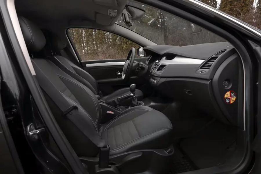 Black Renault Laguna 2008 in Jelgava, with an engine capacity of 1.50 L and mileage of 281 thousand km for 2900 €, photo 9 on AUTOMOTO.COM.LV