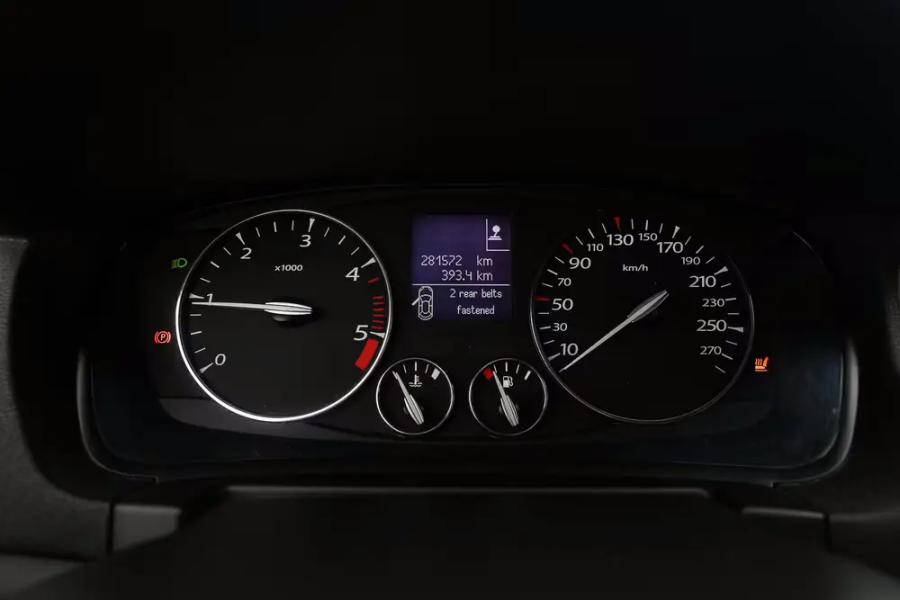 Black Renault Laguna 2008 in Jelgava, with an engine capacity of 1.50 L and mileage of 281 thousand km for 2900 €, photo 14 on AUTOMOTO.COM.LV