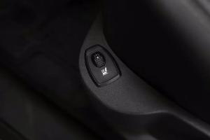 Black Renault Laguna 2008 in Jelgava, with an engine capacity of 1.50 L and mileage of 281 thousand km for 2900 €, photo 15 on AUTOMOTO.COM.LV