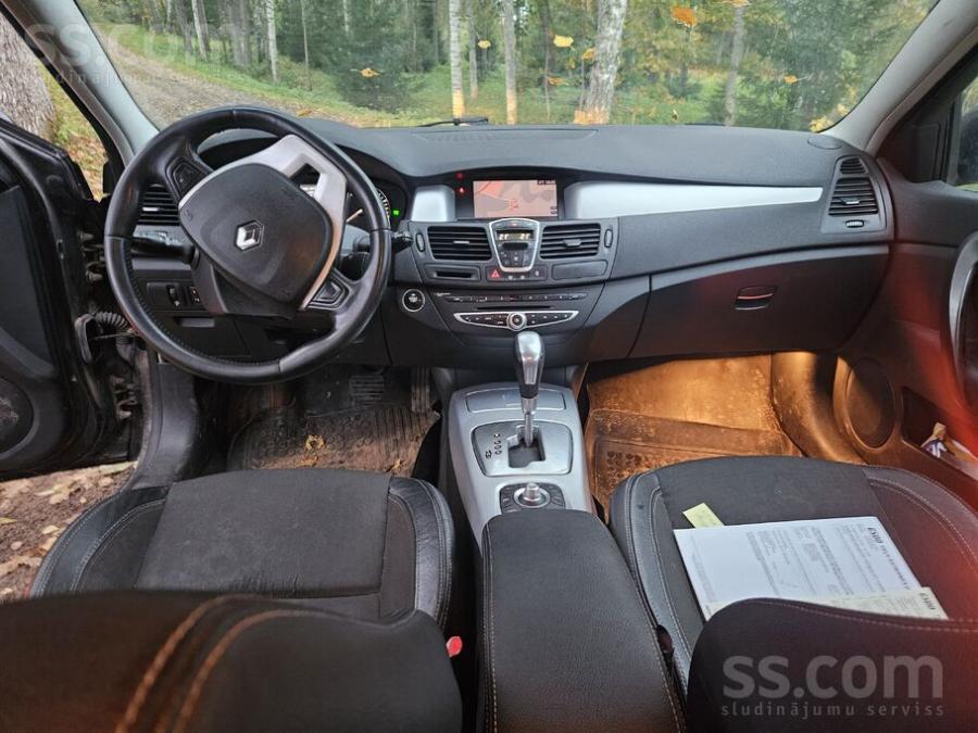 Black Renault Laguna 2008 in Valka, with an engine capacity of 2.00 L and mileage of 354 thousand km for 1500 €, photo 4 on AUTOMOTO.COM.LV
