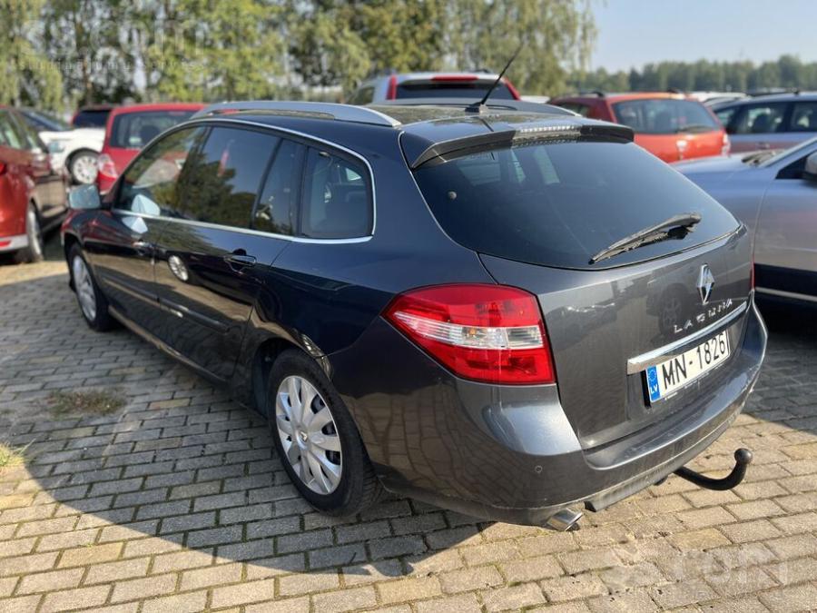 Black Renault Laguna 2009 in Talsi, with an engine capacity of 2.00 L and mileage of 266 thousand km for 3370 €, photo 3 on AUTOMOTO.COM.LV