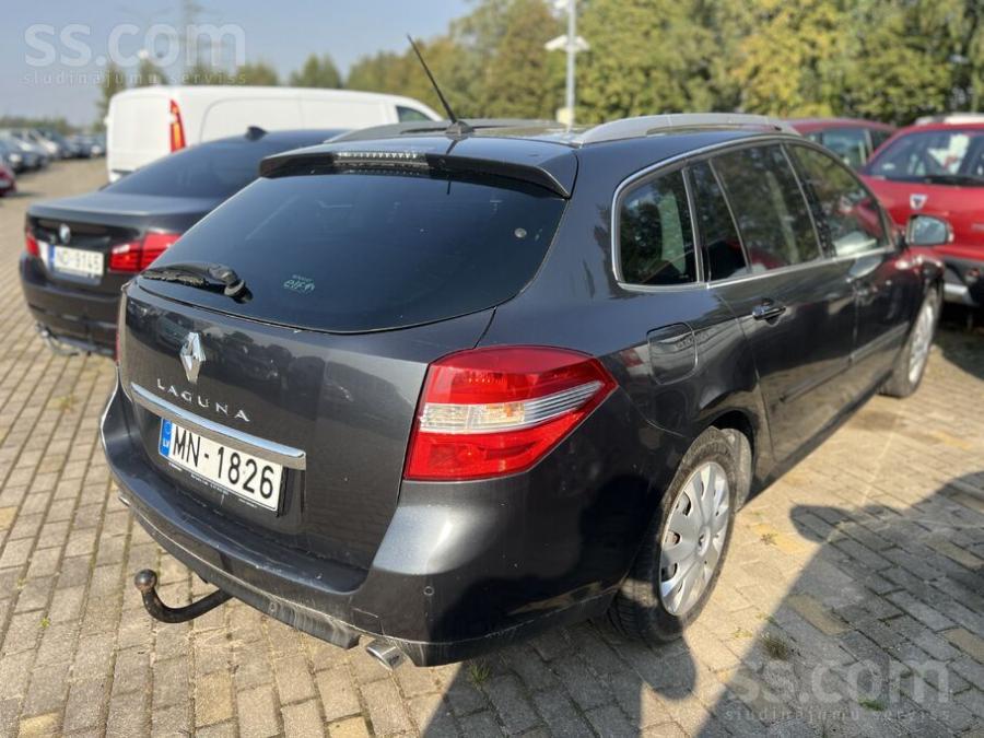Black Renault Laguna 2009 in Talsi, with an engine capacity of 2.00 L and mileage of 266 thousand km for 3370 €, photo 4 on AUTOMOTO.COM.LV