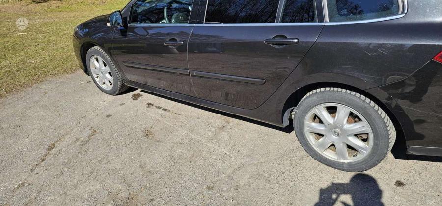 Melns Renault Laguna 2009 Mažeikiai, ar dzinēja tilpumu 1.46 L un nobraukumu 239 tūkst. km par 3200 €, foto 16 vietnē AUTOMOTO.COM.LV