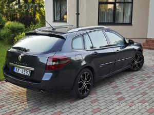 Black Renault Laguna 2010 in Riga, with an engine capacity of 2.00 L and mileage of 208 thousand km for 4000 €, photo 4 on AUTOMOTO.COM.LV