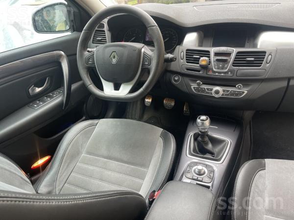 Melns Renault Laguna 2010 Jūrmala, ar dzinēja tilpumu 2.00 L un nobraukumu 187 tūkst. km par 5000 €, foto 6 vietnē AUTOMOTO.COM.LV