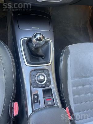 Melns Renault Laguna 2010 Jūrmala, ar dzinēja tilpumu 2.00 L un nobraukumu 187 tūkst. km par 5000 €, foto 11 vietnē AUTOMOTO.COM.LV