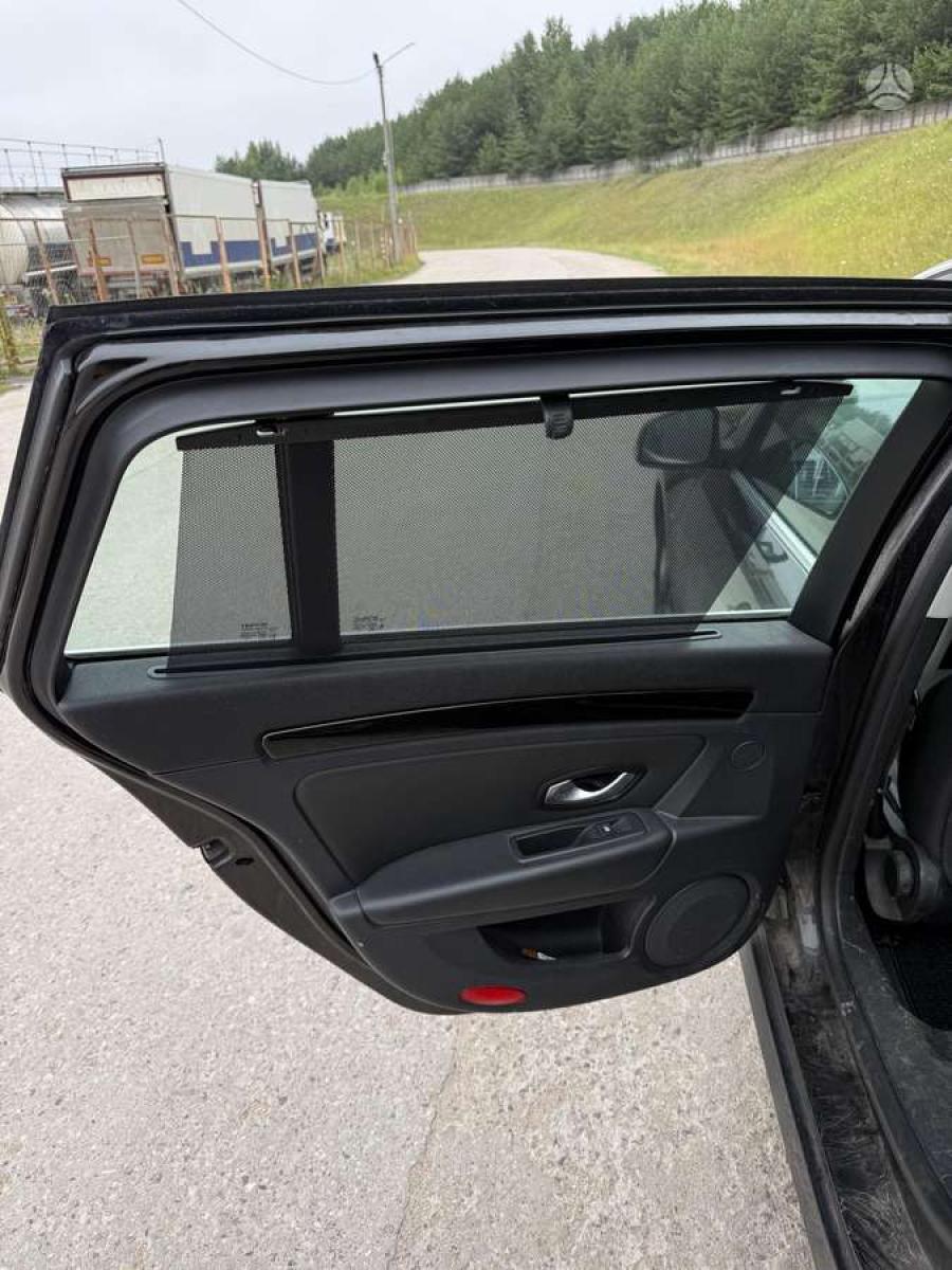Melns Renault Laguna 2011 Viļņa, ar dzinēja tilpumu 1.46 L un nobraukumu 239 tūkst. km par 3800 €, foto 11 vietnē AUTOMOTO.COM.LV