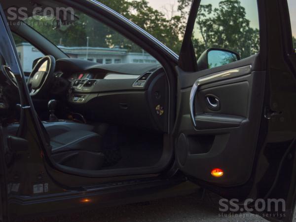 Black Renault Laguna 2011 in Riga, with an engine capacity of 2.00 L and mileage of 335 thousand km for 3700 €, photo 7 on AUTOMOTO.COM.LV