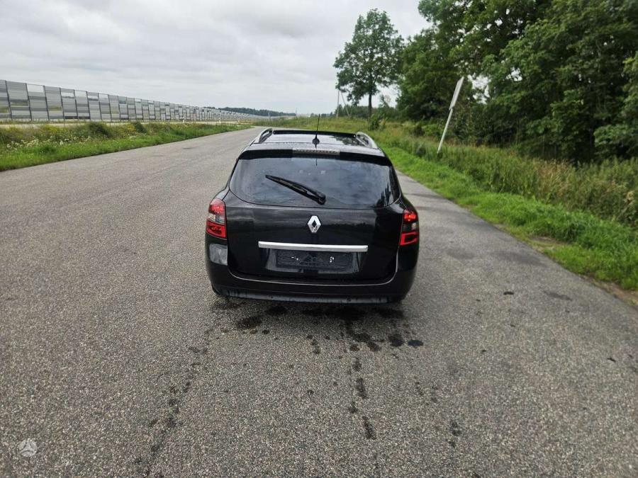 Melns Renault Laguna 2011 Marijampole, ar dzinēja tilpumu 1.46 L un nobraukumu 198 tūkst. km par 3400 €, foto 8 vietnē AUTOMOTO.COM.LV