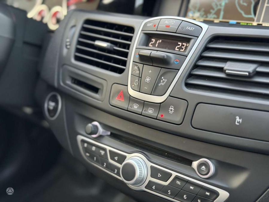 Melns Renault Laguna 2012 Viļņa, ar dzinēja tilpumu 2.00 L un nobraukumu 289 tūkst. km par 2800 €, foto 11 vietnē AUTOMOTO.COM.LV