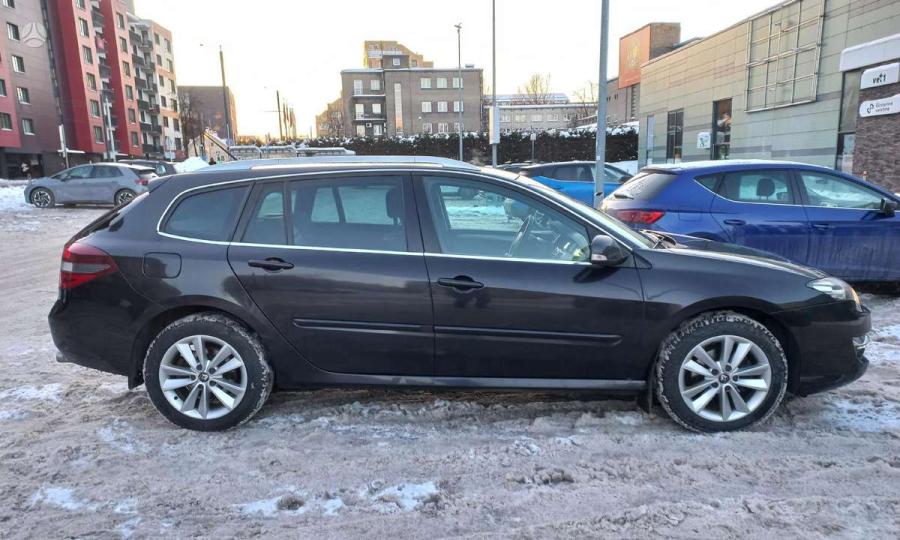 Black Renault Laguna 2013 in Vilnius, with an engine capacity of 2.00 L and mileage of 222 thousand km for 4300 €, photo 4 on AUTOMOTO.COM.LV