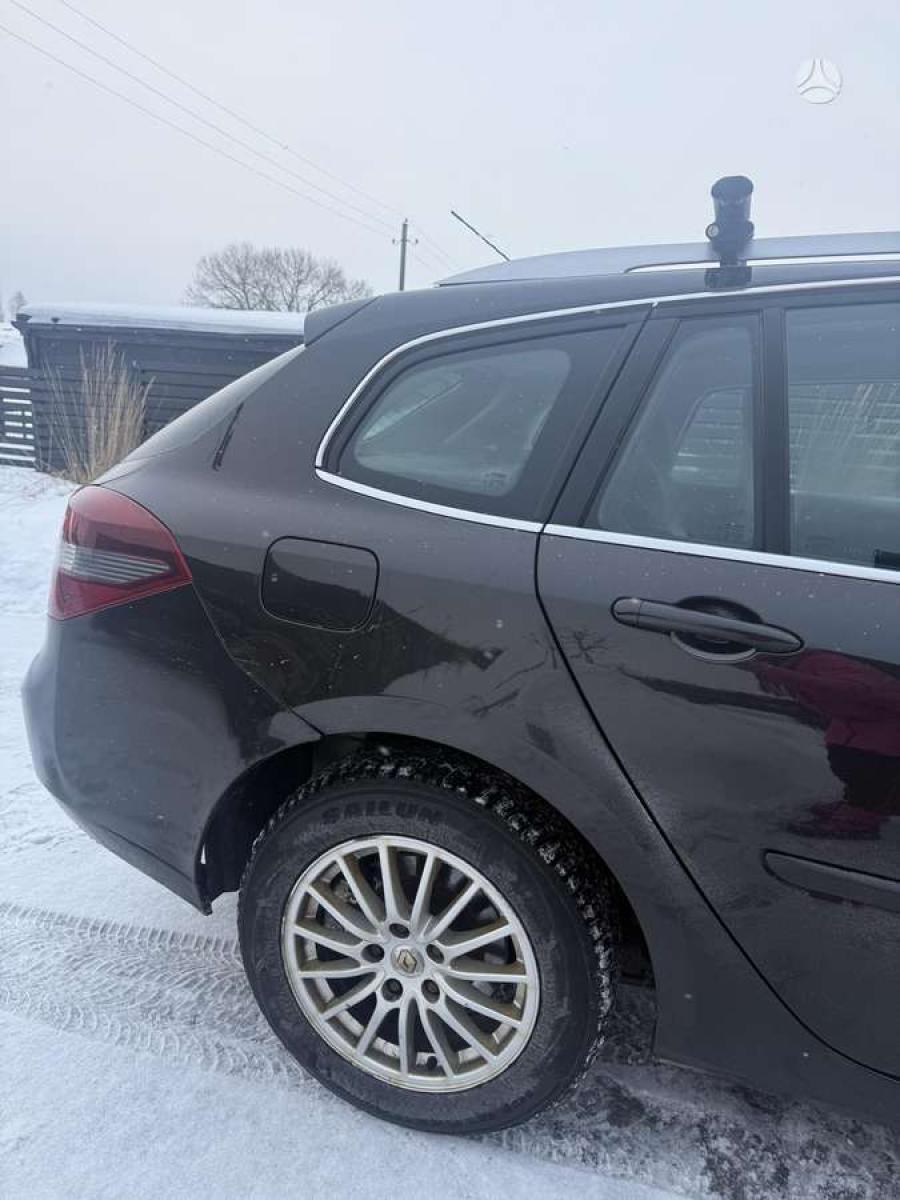 Black Renault Laguna 2013 in Vilnius, with an engine capacity of 1.46 L and mileage of 287 thousand km for 3900 €, photo 3 on AUTOMOTO.COM.LV