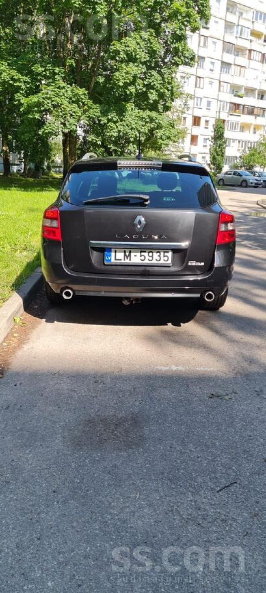 Black Renault Laguna 2015 in Riga, with an engine capacity of 2.00 L and mileage of 301 thousand km for 5000 €, photo 2 on AUTOMOTO.COM.LV