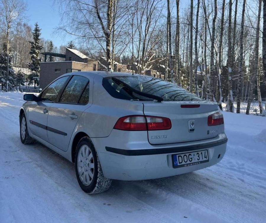 Zils Renault Laguna 2002 Viļņa, ar dzinēja tilpumu 1.60 L un nobraukumu 234 tūkst. km par 550 €, foto 4 vietnē AUTOMOTO.COM.LV