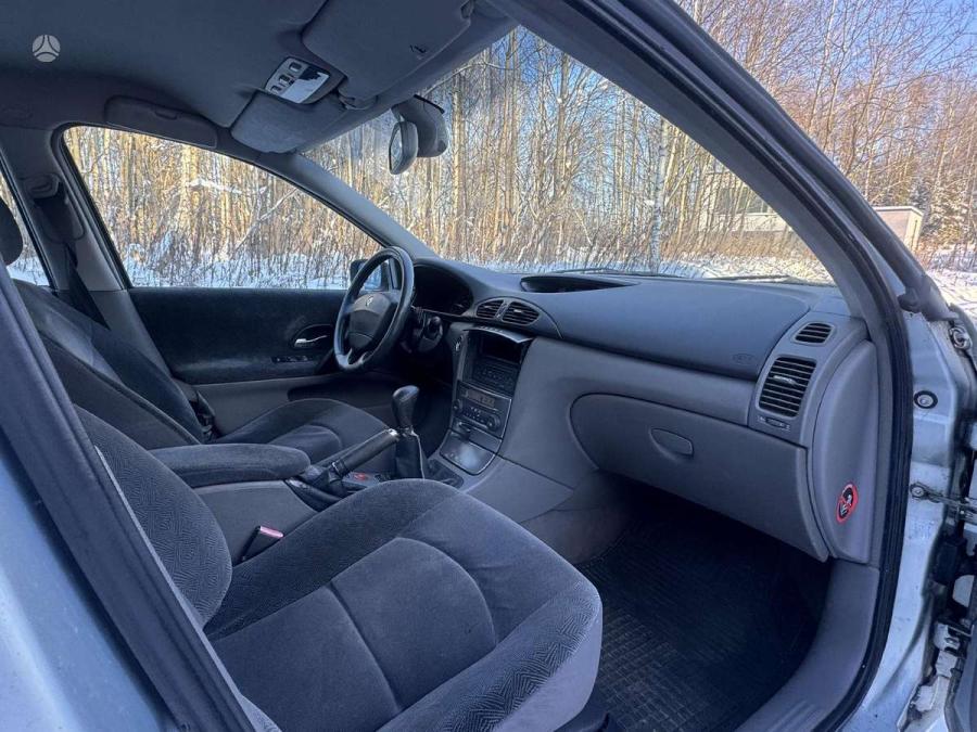 Zils Renault Laguna 2002 Viļņa, ar dzinēja tilpumu 1.60 L un nobraukumu 234 tūkst. km par 550 €, foto 6 vietnē AUTOMOTO.COM.LV