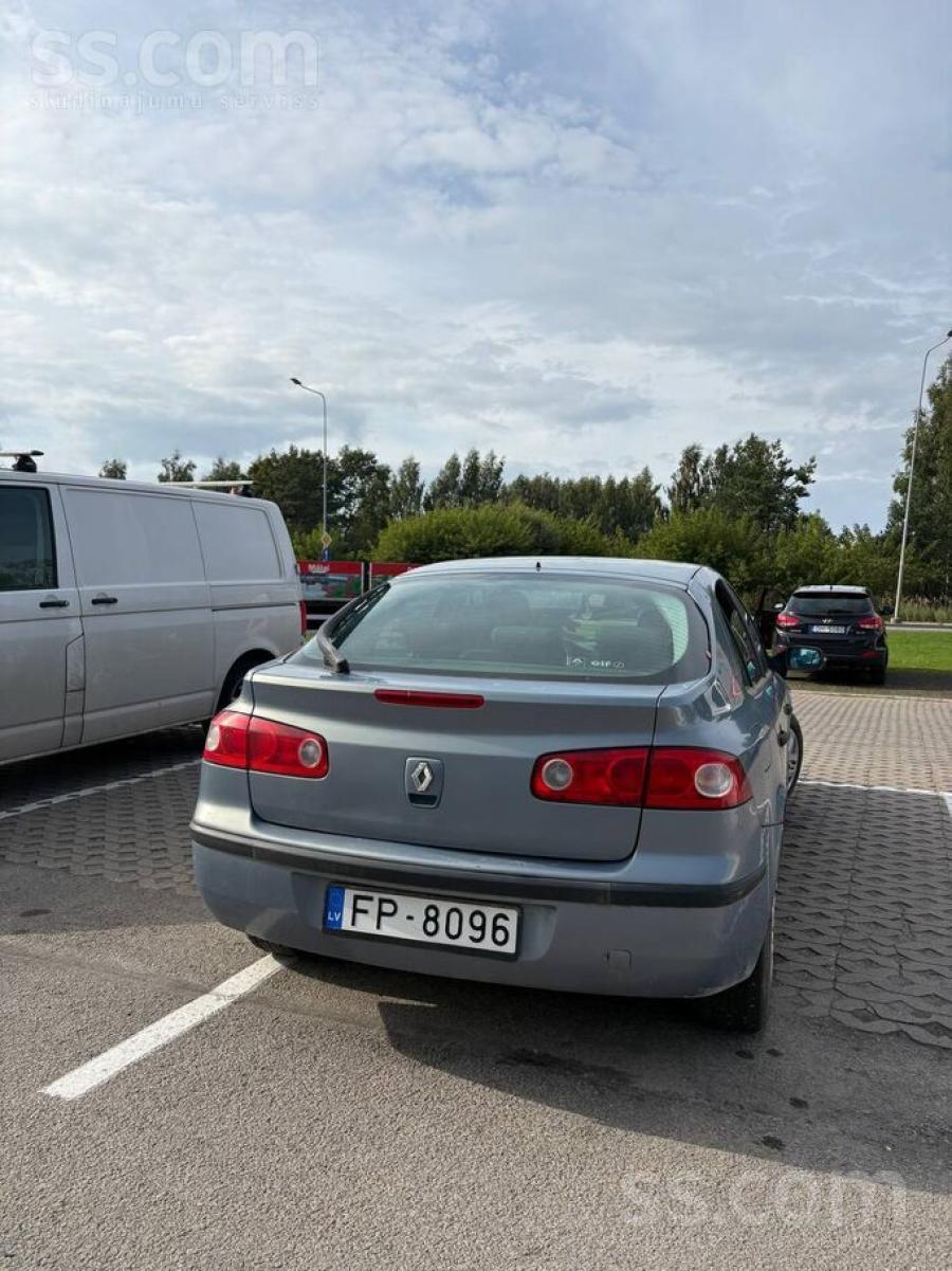 Zils Renault Laguna 2005 Rīga, ar dzinēja tilpumu 2.00 L un nobraukumu 178 tūkst. km par 1000 €, foto 4 vietnē AUTOMOTO.COM.LV