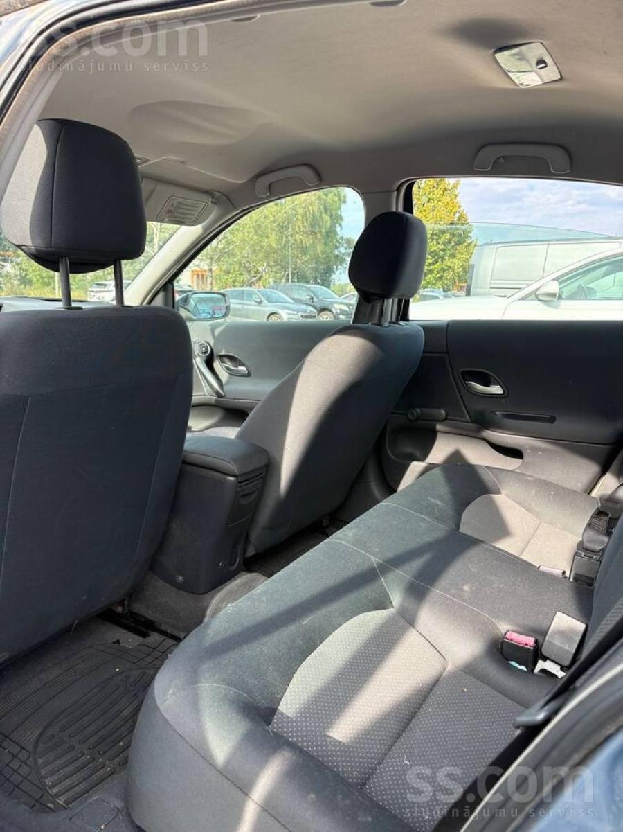 Zils Renault Laguna 2005 Rīga, ar dzinēja tilpumu 2.00 L un nobraukumu 178 tūkst. km par 1000 €, foto 7 vietnē AUTOMOTO.COM.LV