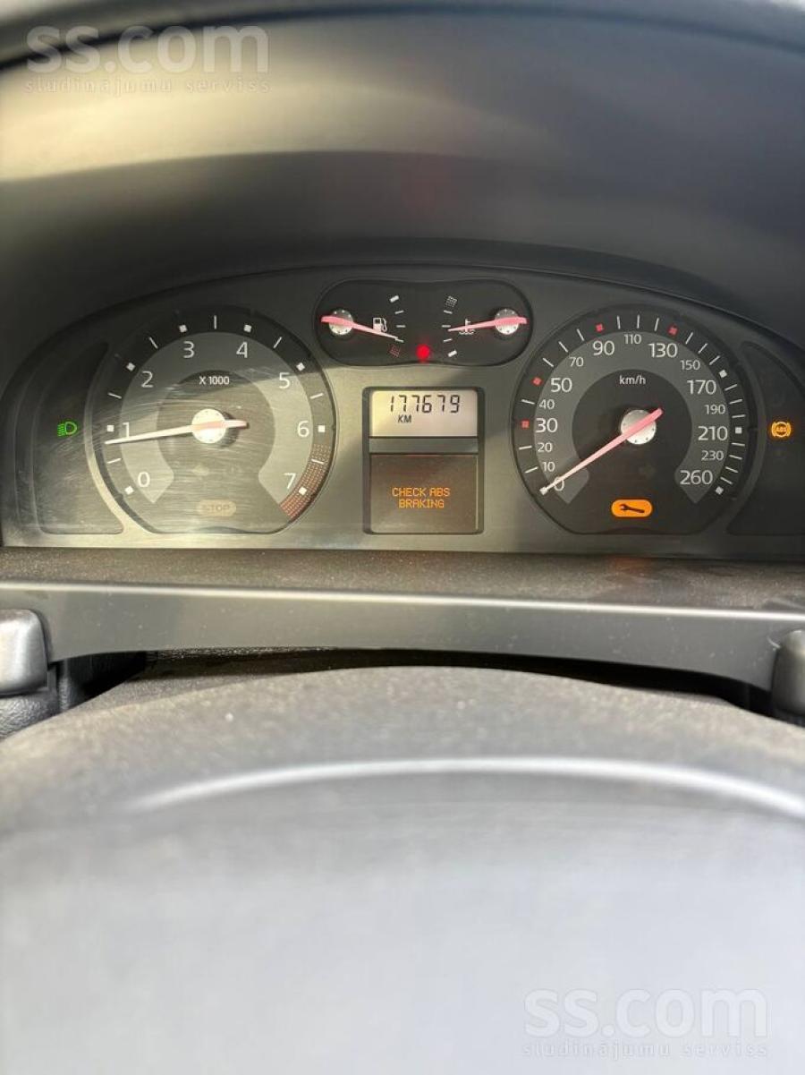 Zils Renault Laguna 2005 Rīga, ar dzinēja tilpumu 2.00 L un nobraukumu 178 tūkst. km par 1000 €, foto 9 vietnē AUTOMOTO.COM.LV