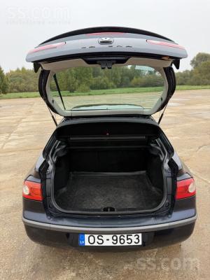 Zils Renault Laguna 2005 Rīga, ar dzinēja tilpumu 1.90 L un nobraukumu 385 tūkst. km par 1000 €, foto 6 vietnē AUTOMOTO.COM.LV