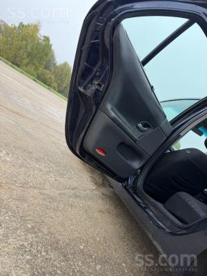 Zils Renault Laguna 2005 Rīga, ar dzinēja tilpumu 1.90 L un nobraukumu 385 tūkst. km par 1000 €, foto 12 vietnē AUTOMOTO.COM.LV