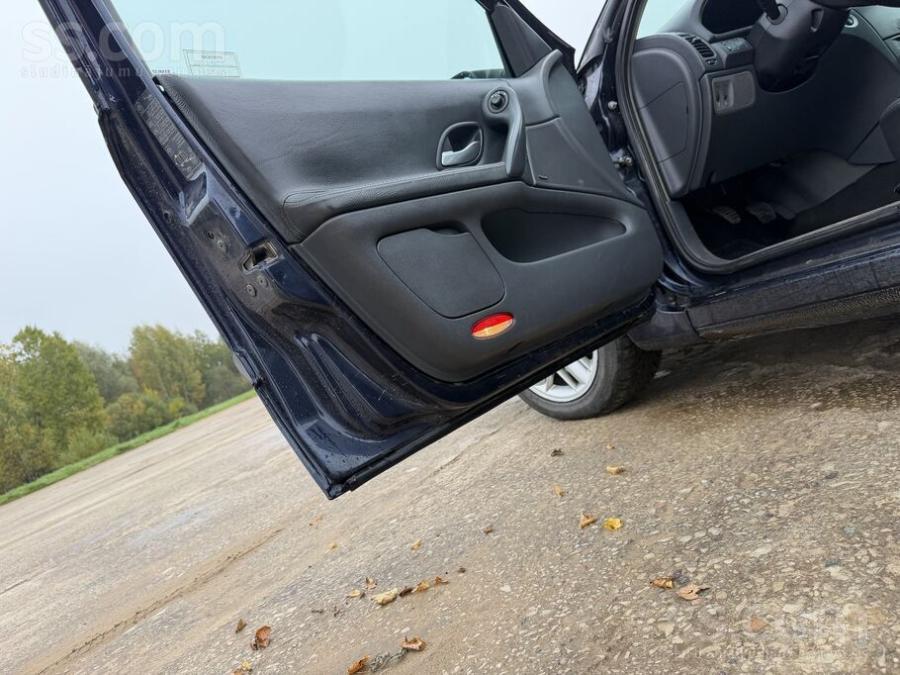 Zils Renault Laguna 2005 Rīga, ar dzinēja tilpumu 1.90 L un nobraukumu 385 tūkst. km par 1000 €, foto 18 vietnē AUTOMOTO.COM.LV