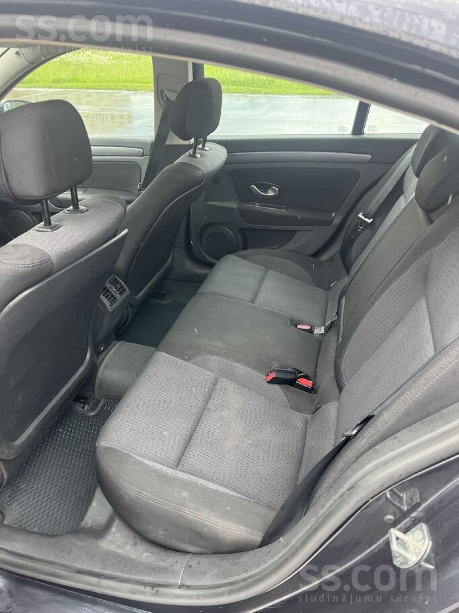 Zils Renault Laguna 2009 Rīga, ar dzinēja tilpumu 2.00 L un nobraukumu 187 tūkst. km par 3200 €, foto 10 vietnē AUTOMOTO.COM.LV