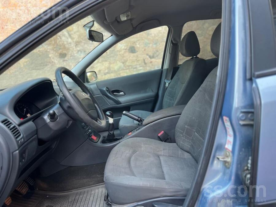 Blue Renault Laguna 2004 in Cesis, with an engine capacity of 1.60 L and mileage of 206 thousand km for 1490 €, photo 10 on AUTOMOTO.COM.LV